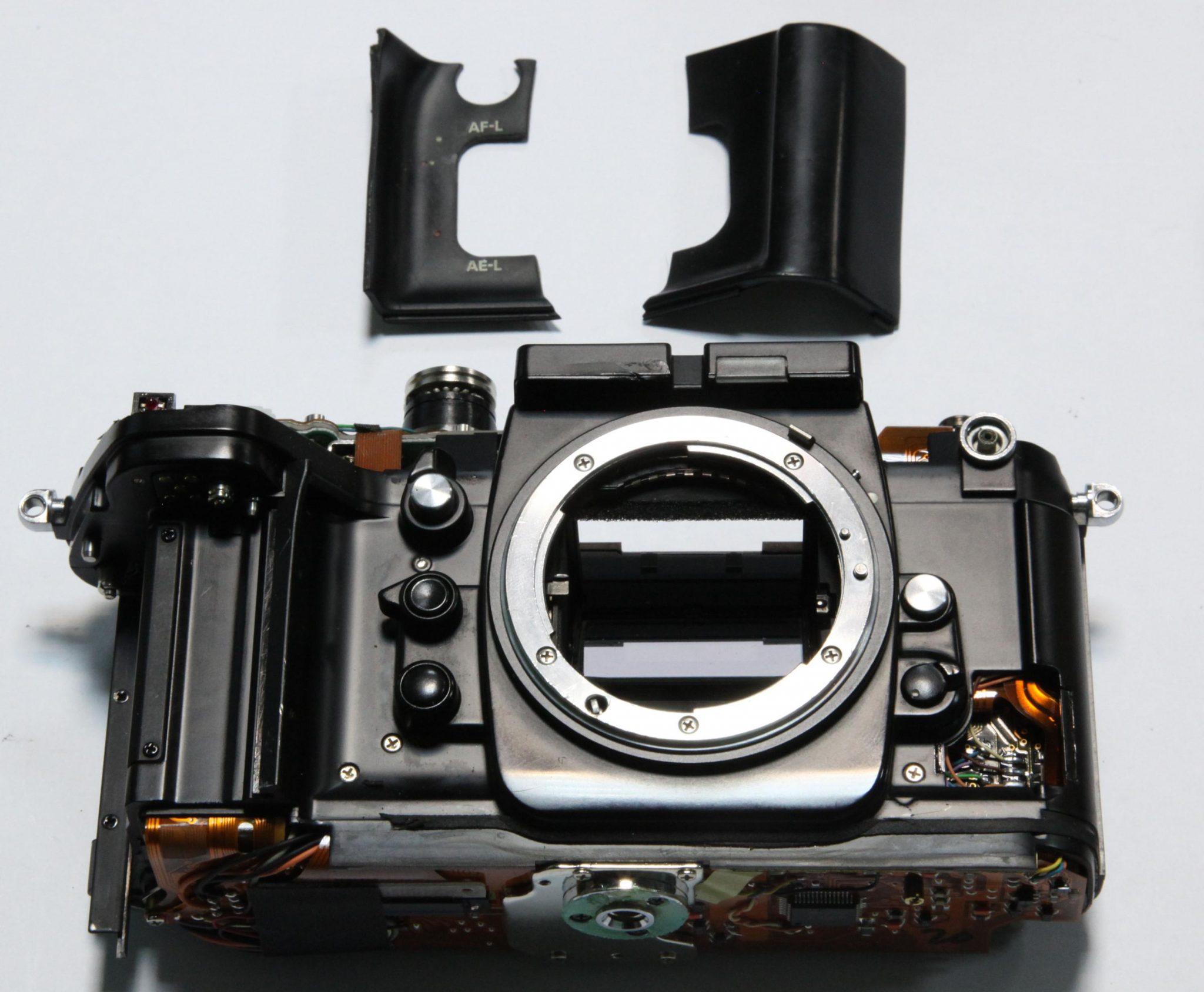 Tutoriel de démontage complet Nikon F4 en français